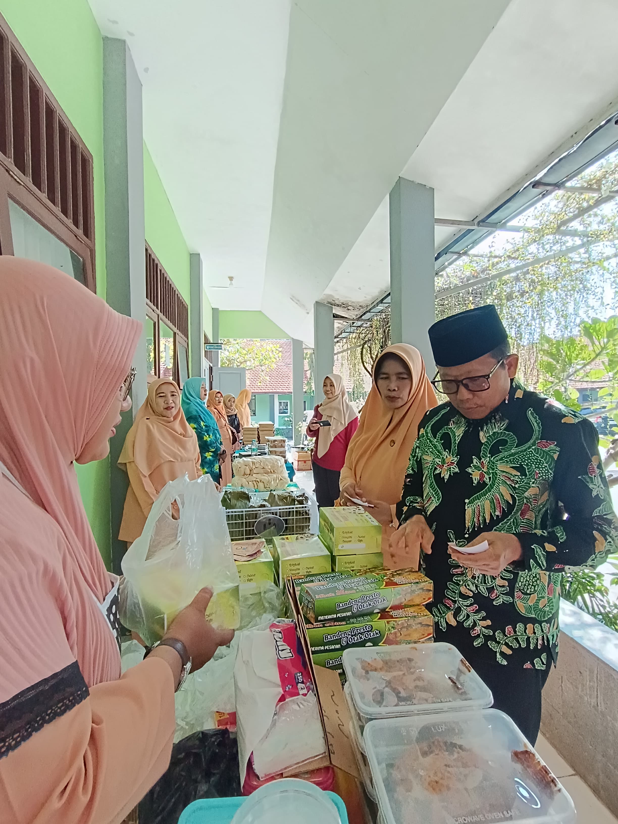 Sambut Ibu Ketua Baru, DWP Smantig Gelar Seminar Pendidikan dan Bazar ...